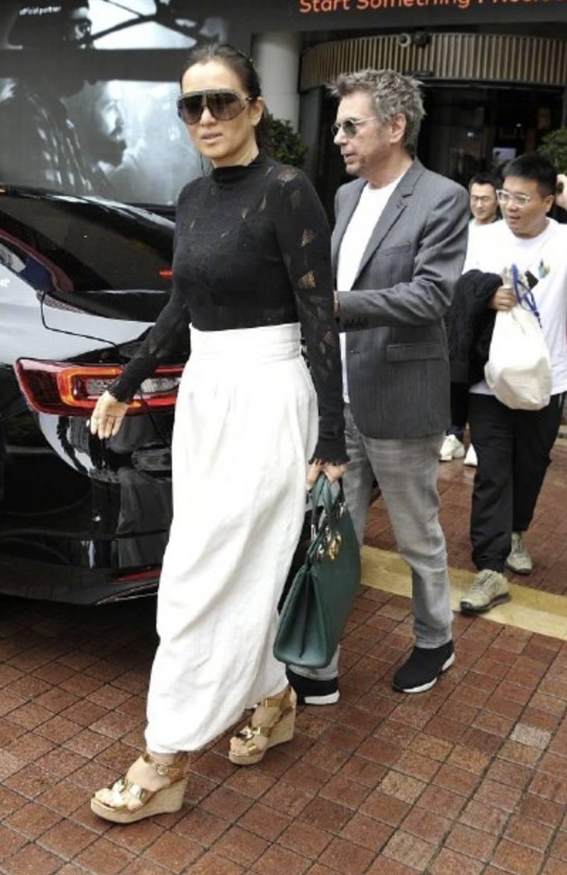 Gong Li's life abroad is nourishing! She looks like an old lady when ...