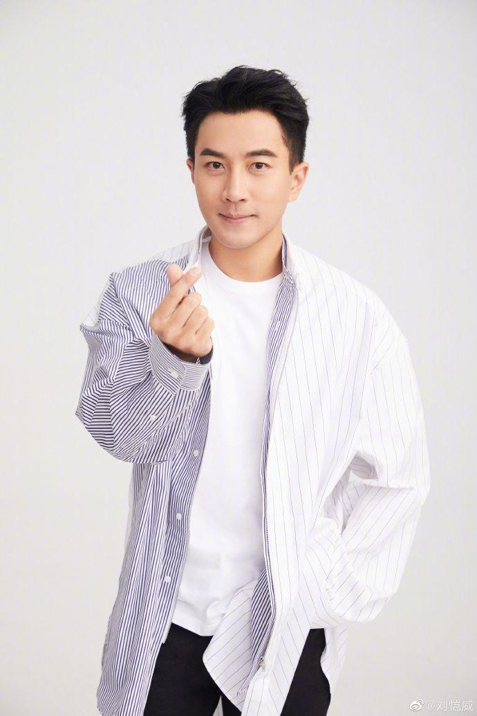 Hawick Lau was exposed and the married actress clasped her fingers ...