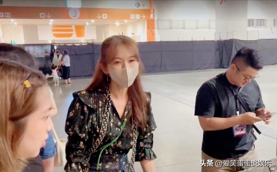 Lin Chiling appeared to support her husband AKIRA's performance ...