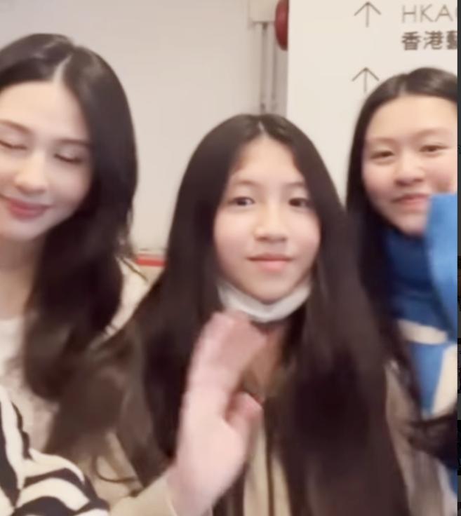 Qiu Shuzhen's three daughters are rarely in the same frame, the eldest ...