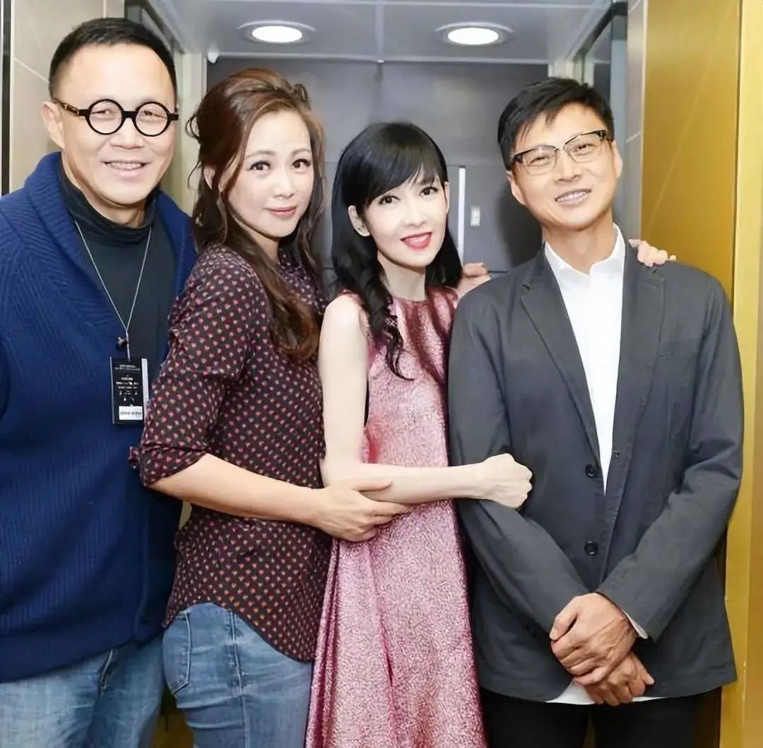 Zhou Huimin and his wife rarely fit together! She is 55 years old and insists on not having ...