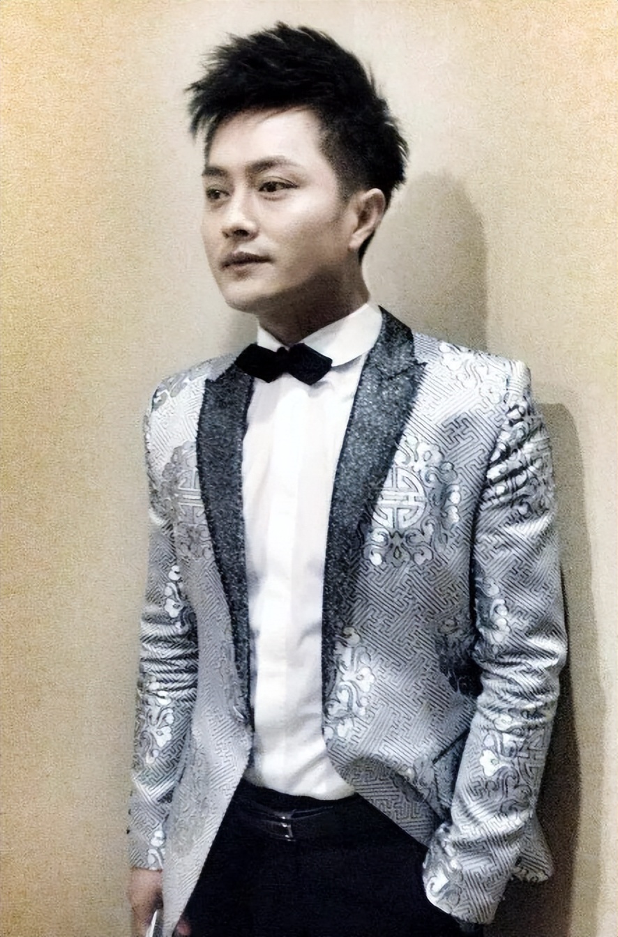 Grassroots singer Yunfei: Divorced his wife after becoming famous, now ...