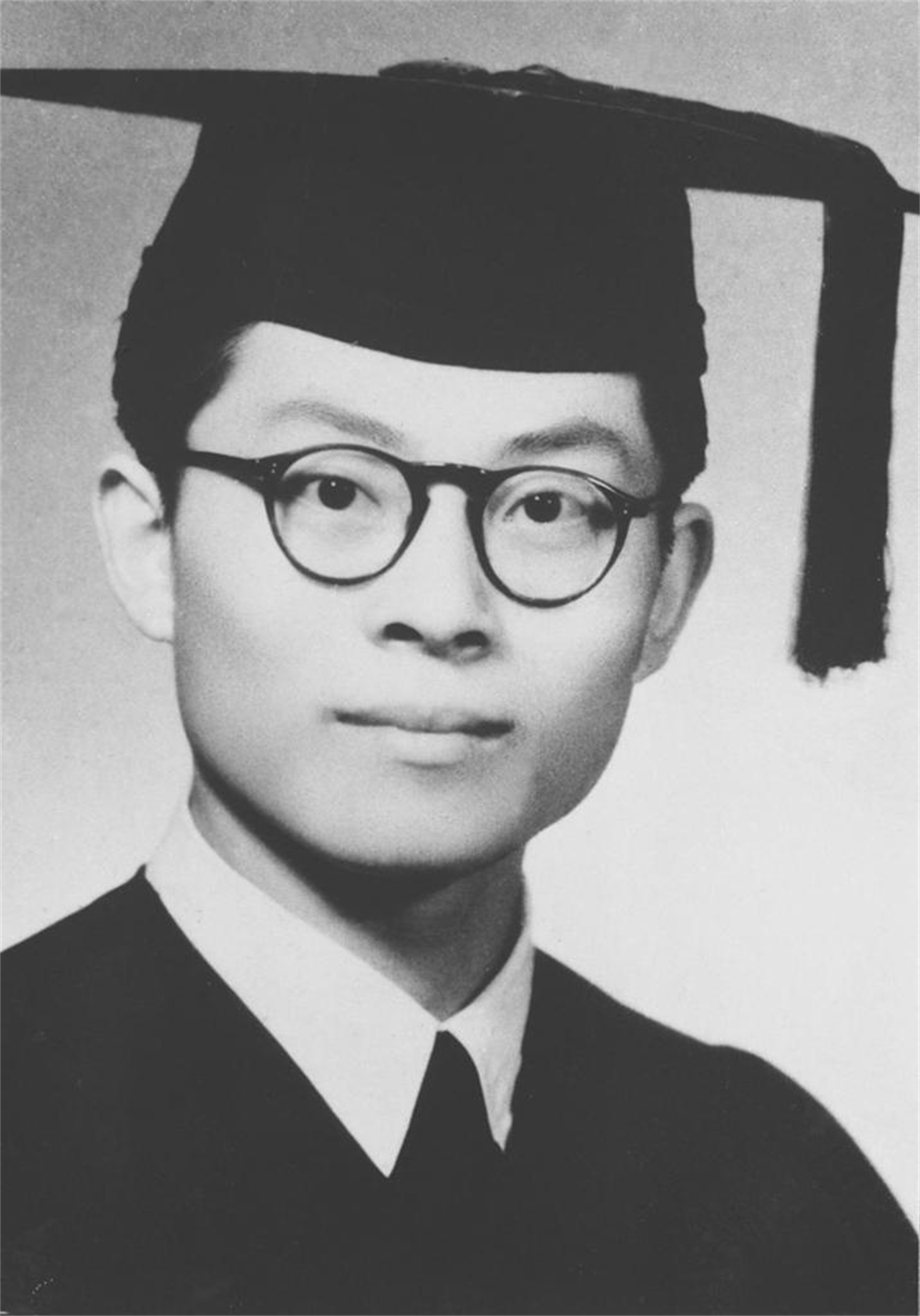 In 1982, General Zhang Aiping saw Jiang Zemin and said in surprise: So ...