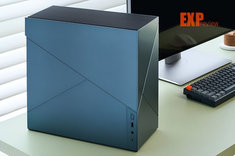 abee Enclosure M19 case review: elegant and generous, small and ...