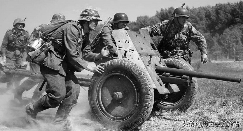 German "stepping stone": 37 mm anti-tank gun!It's a chicken rib in ...