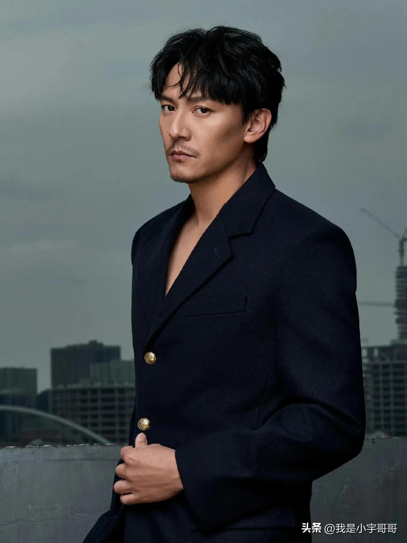 Zhang Zhen appeared in the August issue of the latest ELLEMAN magazine ...