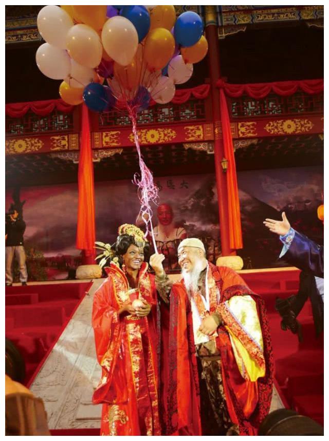 Yang Yan, a Chinese painter, spent 40 million yuan to marry a 21-year ...