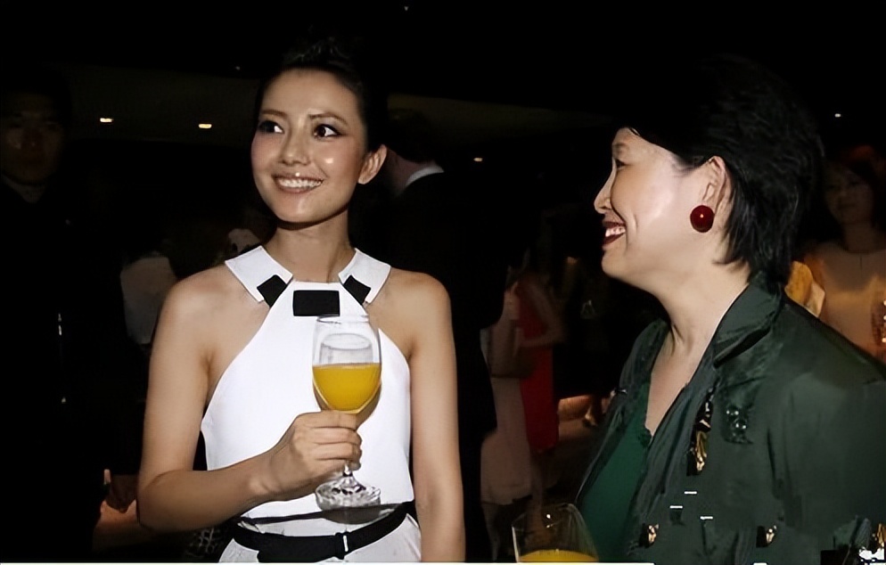 Gao Yuanyuan is in the same frame as Guo Jingjing, a light makeup can ...