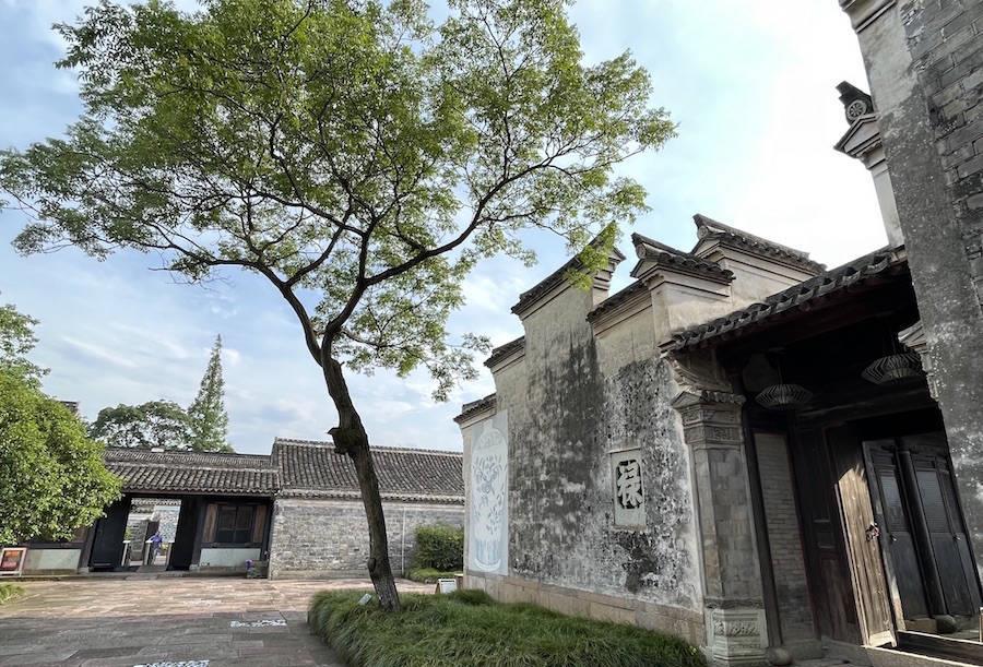 At the Baozhu Cicheng Tower, look at the contemporary architect's ...