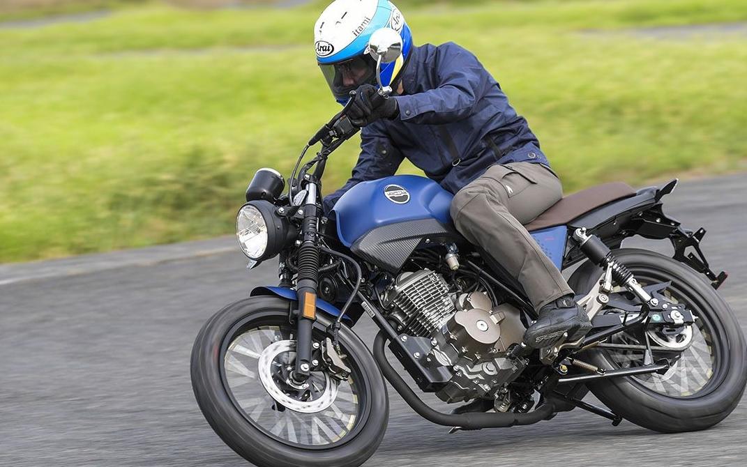 How does rider weight distribution affect motorcycle handling? The ...