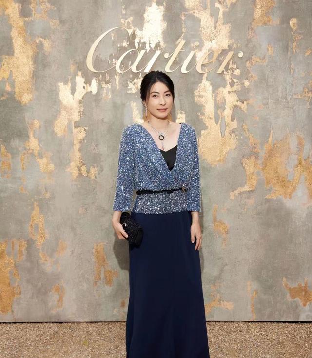 Gong Li took the initiative to hold Guo Jingjing's hand! This is a ...