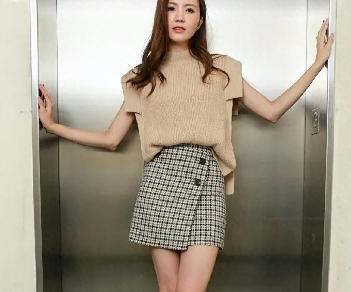 After the TVB actress upgraded to become a female star, she disdained ...