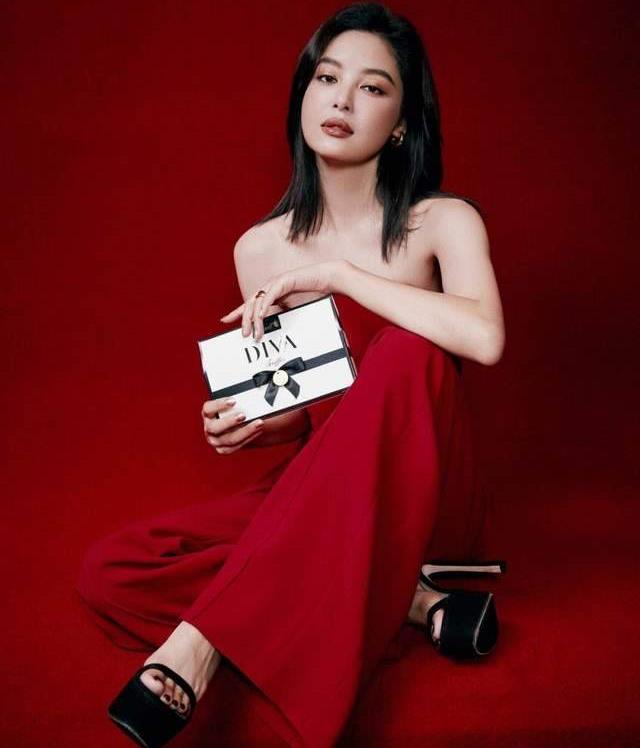 What an original! 34-year-old Xin Zhilei has an S-shaped figure and is ...