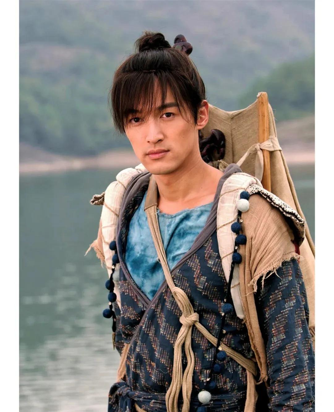 40-year-old Hu Ge officially announced that he is a father, mother and ...