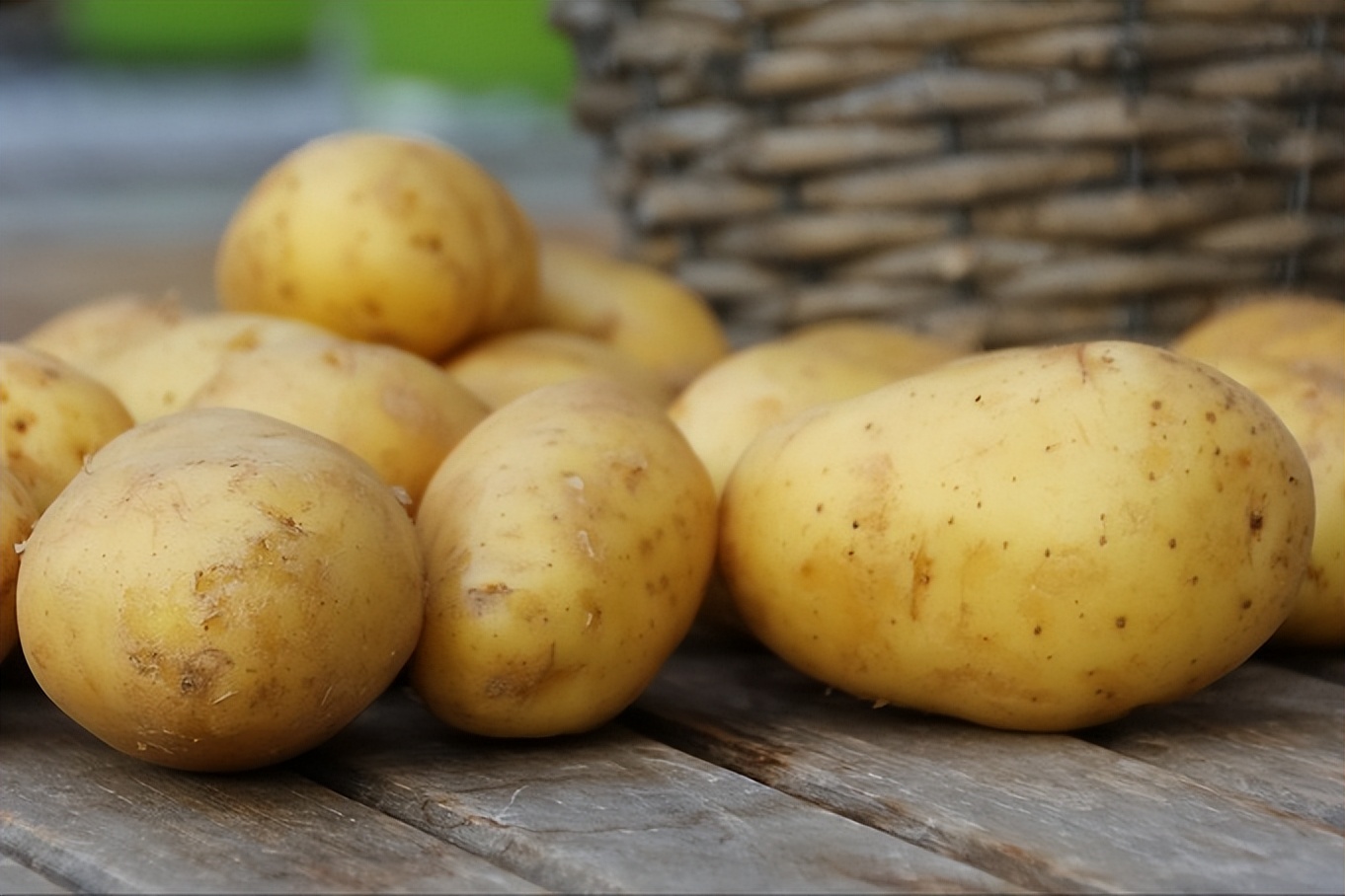 I just learned today that it is so simple to save potatoes, 2 small ...