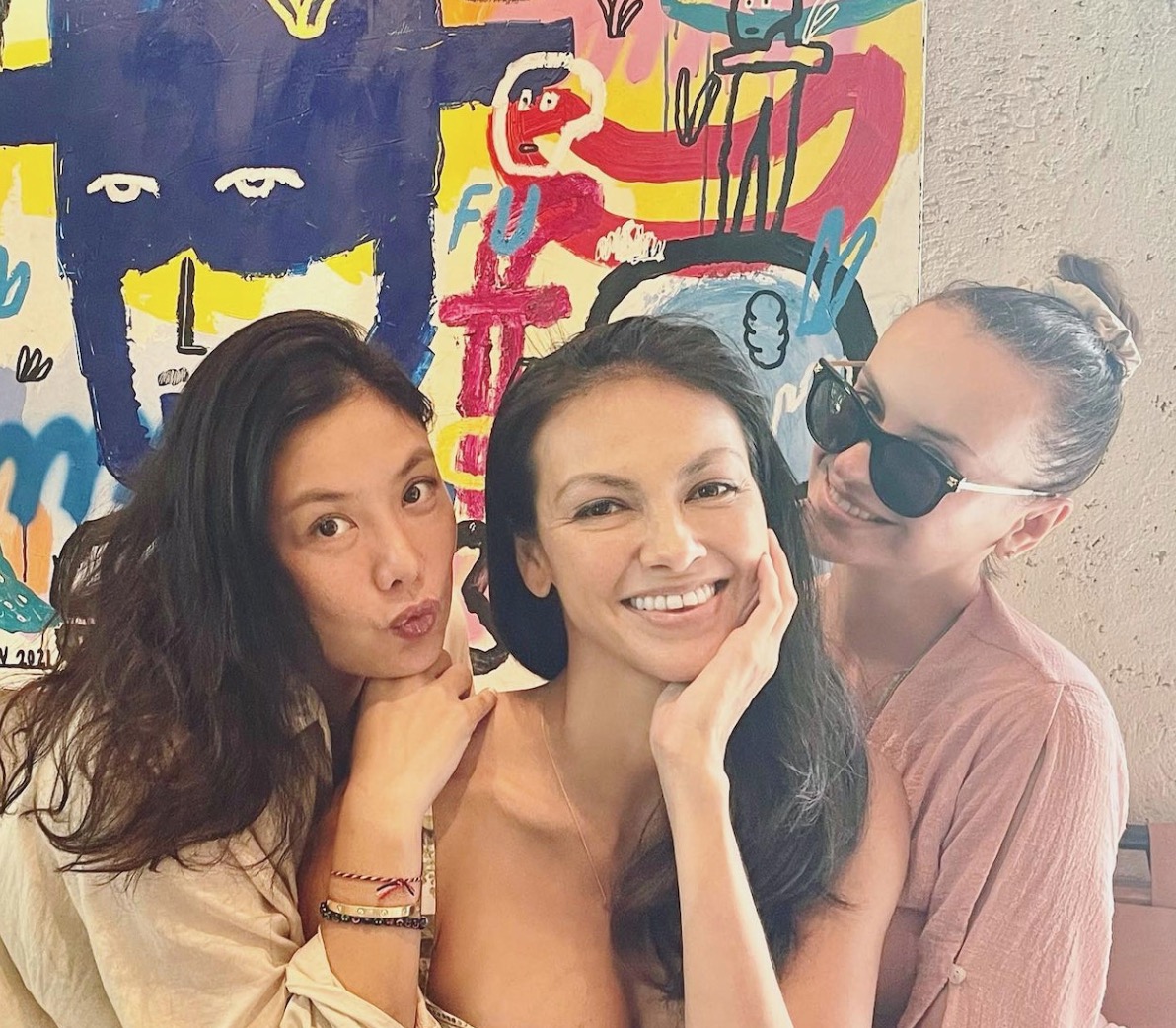 Le Jier posted a photo of a party with a Hong Kong supermodel, and Huo Qishan's ex-rumored ...