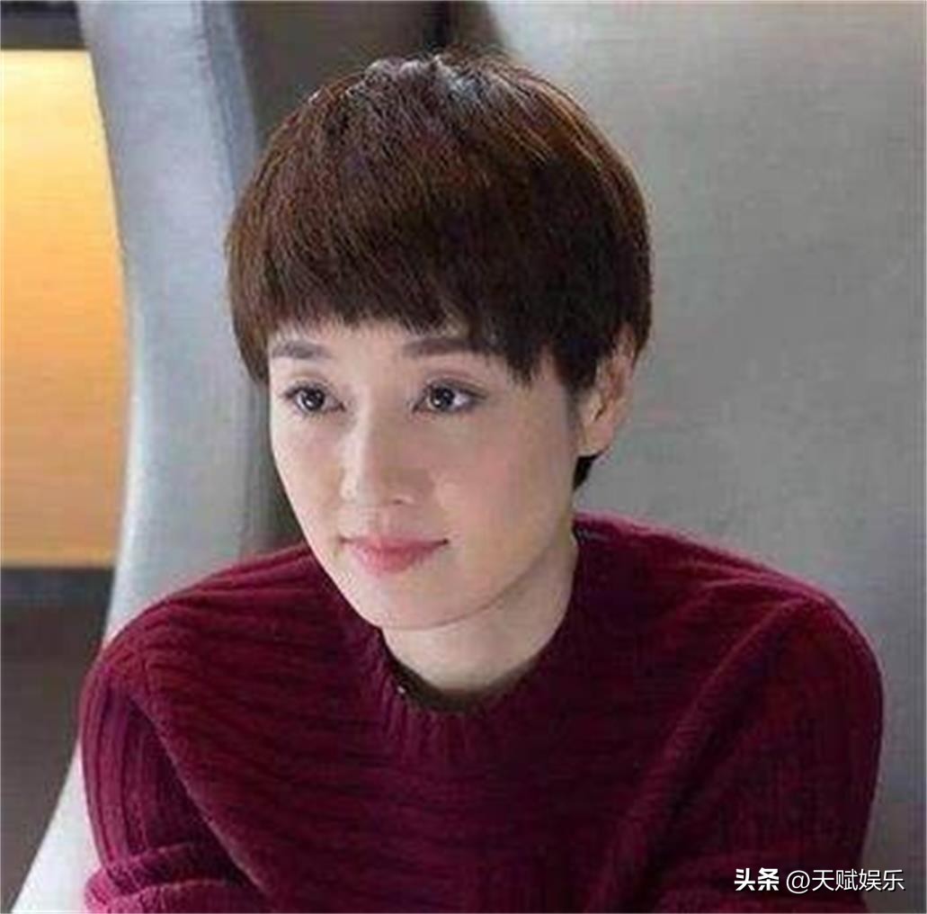 Film and television actress and producer Zheng Luoxi's beautiful photo ...