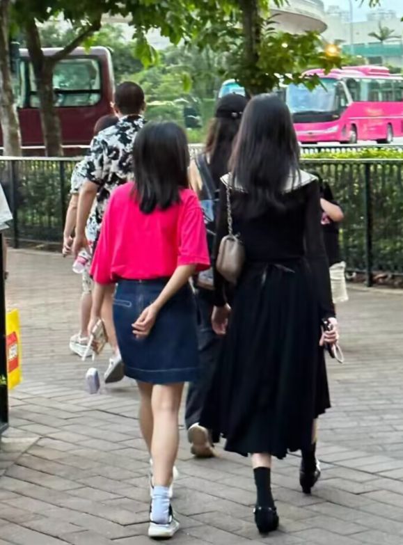 Chen Duling appeared in Macau and was met by chance. His slender body ...