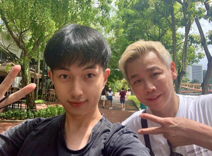 53 Tao Zhe was met by chance during the Chinese New Year in Singapore ...