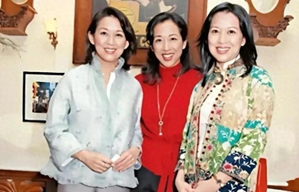Lingling Zhu: There are three sisters in the family, the elder sister ...