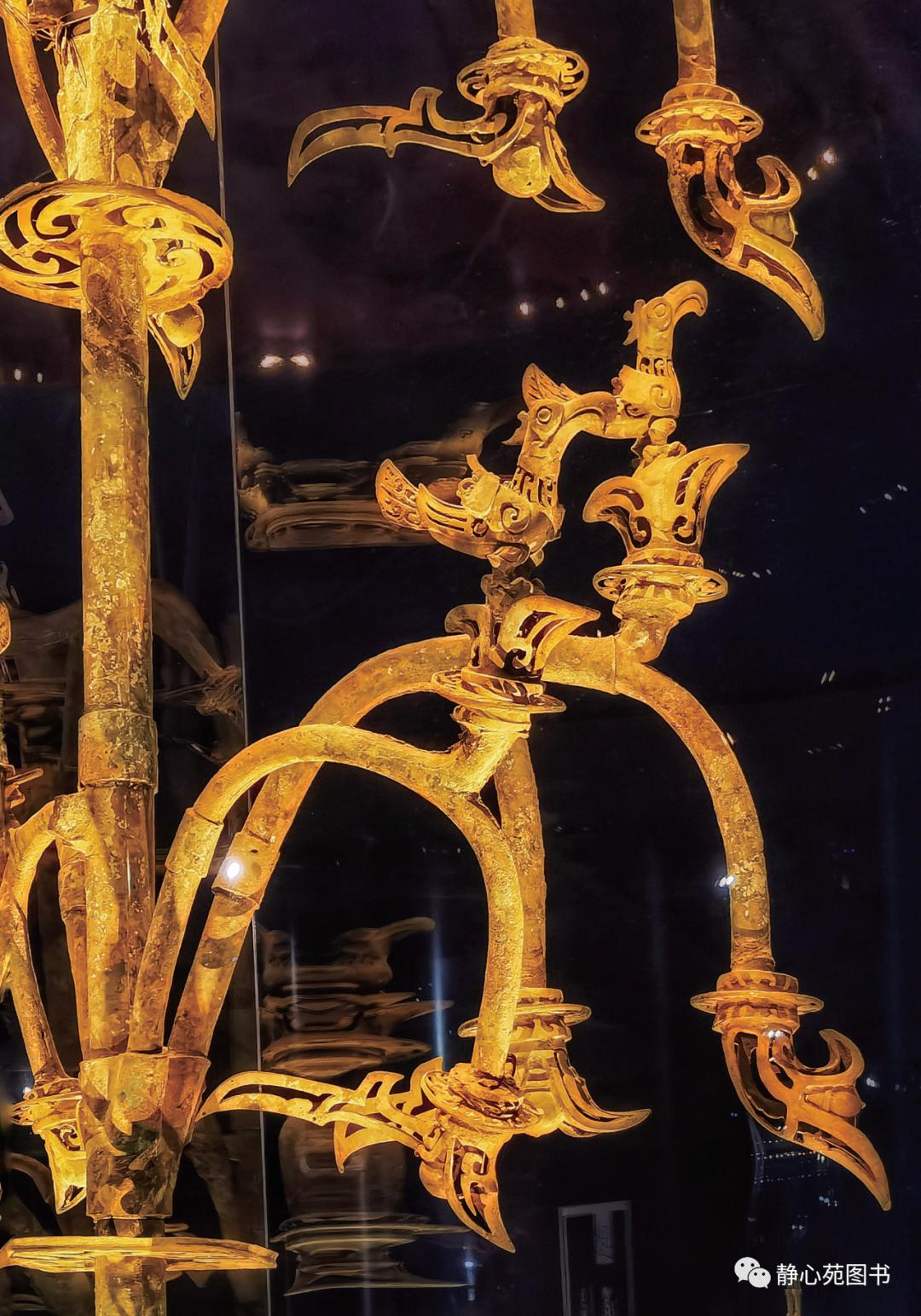 The bronze sacred tree unearthed in Sanxingdui is actually the ...