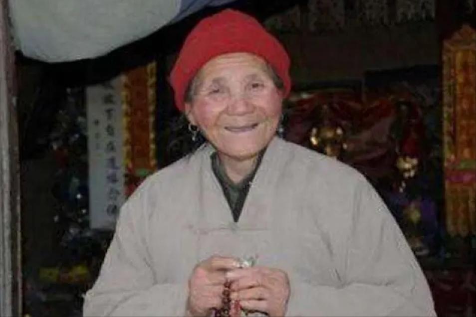 The first female hermit in Zhongnan Mountain, at the age of 85, set a ...