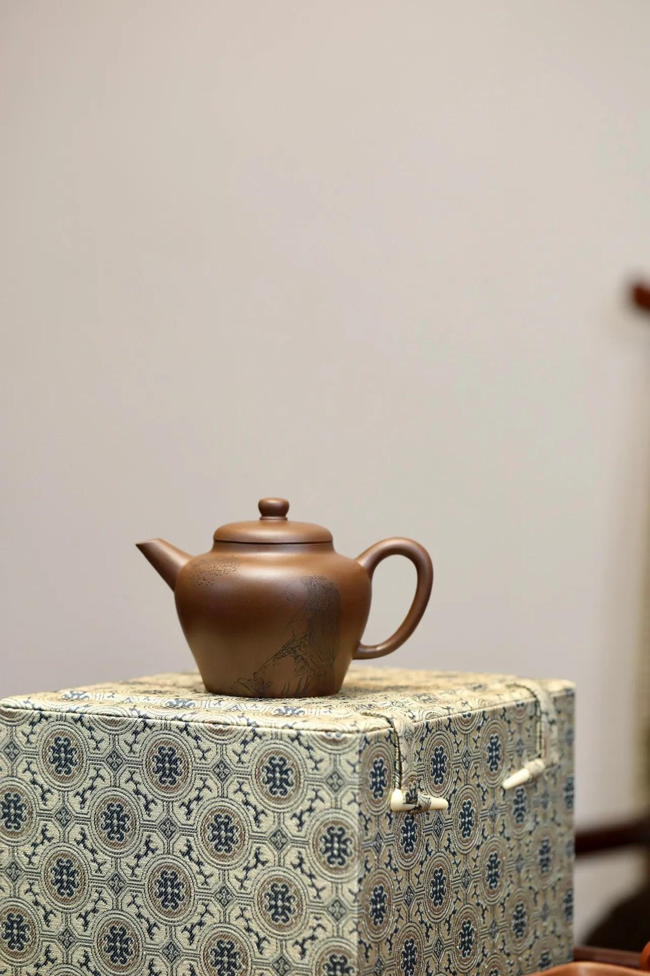 Semi-handmade utility, old material - iNEWS