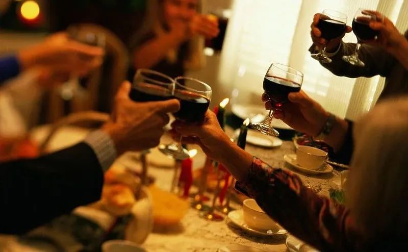 Canai, please refrain from greedy drinking at banquets - iNEWS