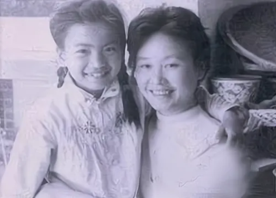 Famous singer Zhang Ye: 27 times on the Spring Festival Gala, 54 years ...