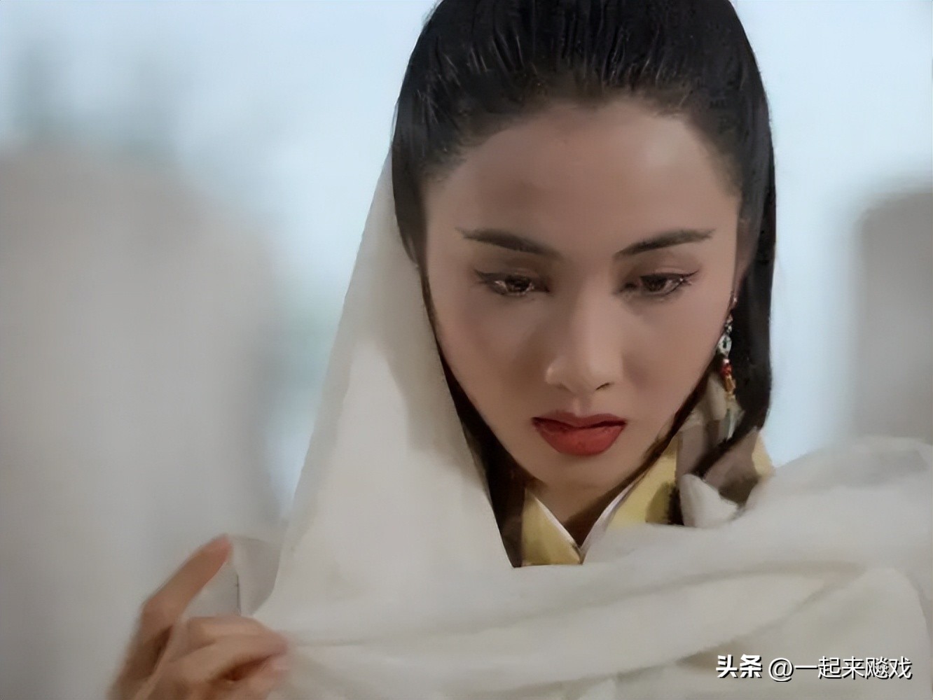 Gigi Lai: Pear dimple with a slight smile, amazes the beauty of time ...