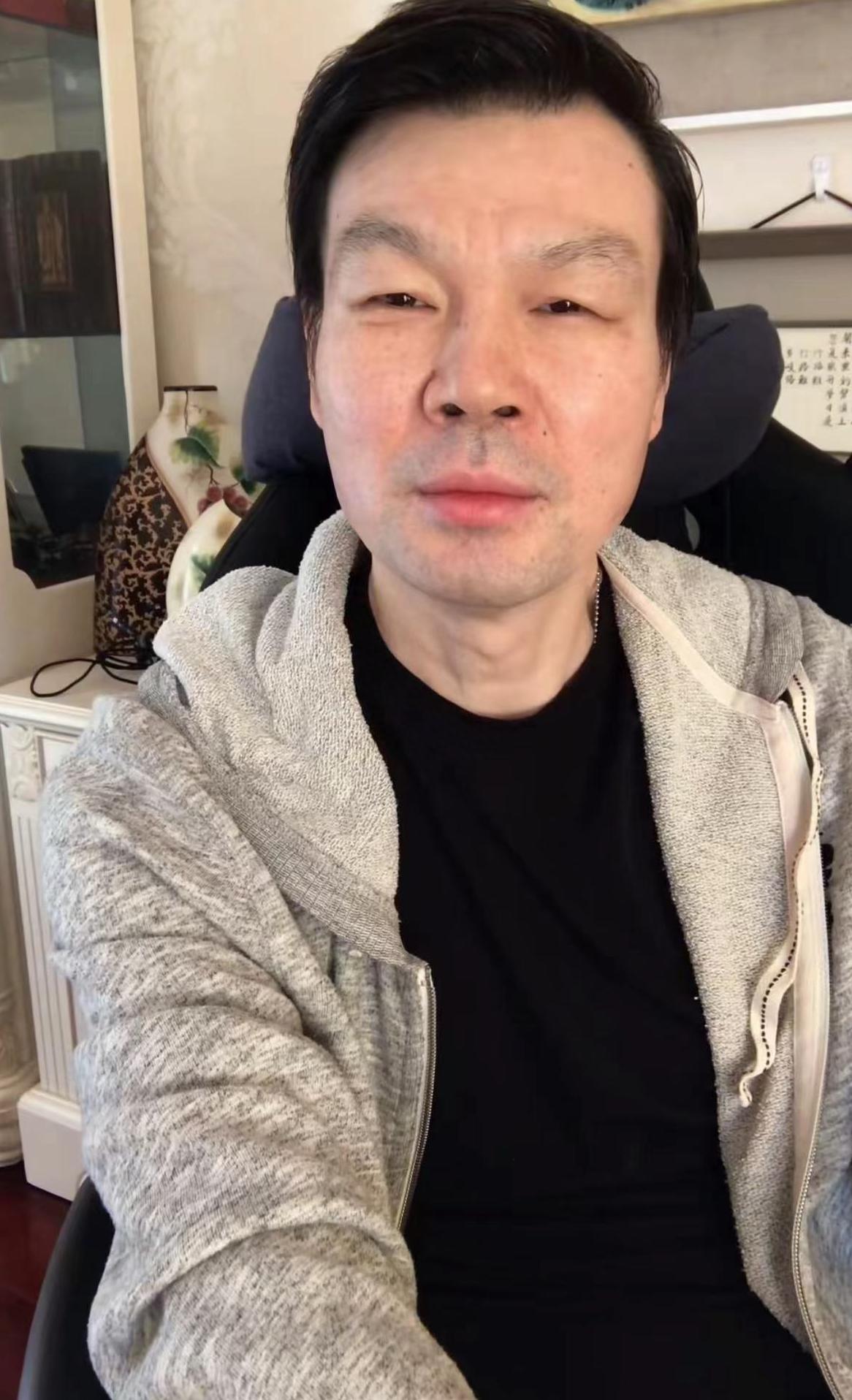 The host Li Bin showed up and his condition improved! The face is ...