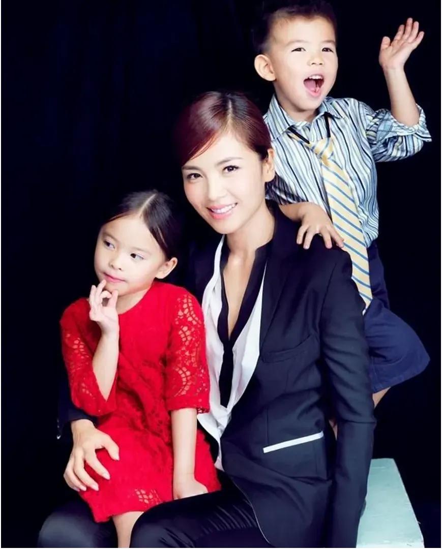 Liu Tao posts family photos! The 14-year-old daughter is as beautiful ...