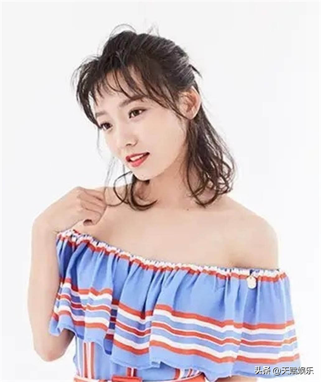 Look at the photo of film and television actress Lin Yuan in the 38 ...