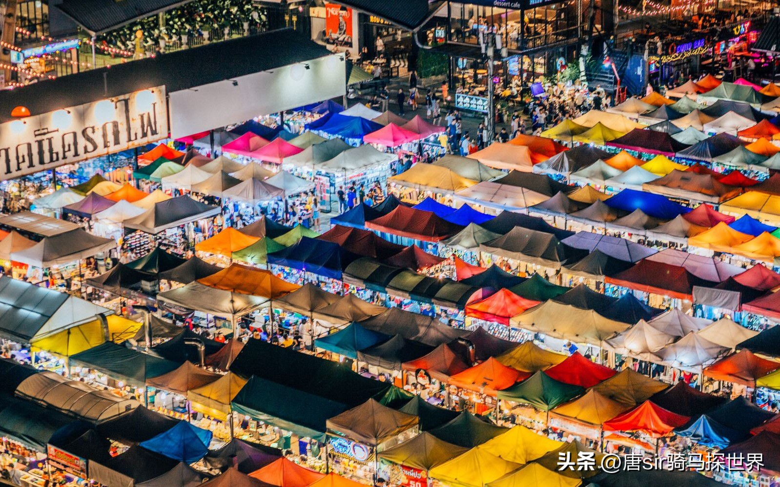 The colorful Ratchada Train Night Market is back!Will it be able to ...