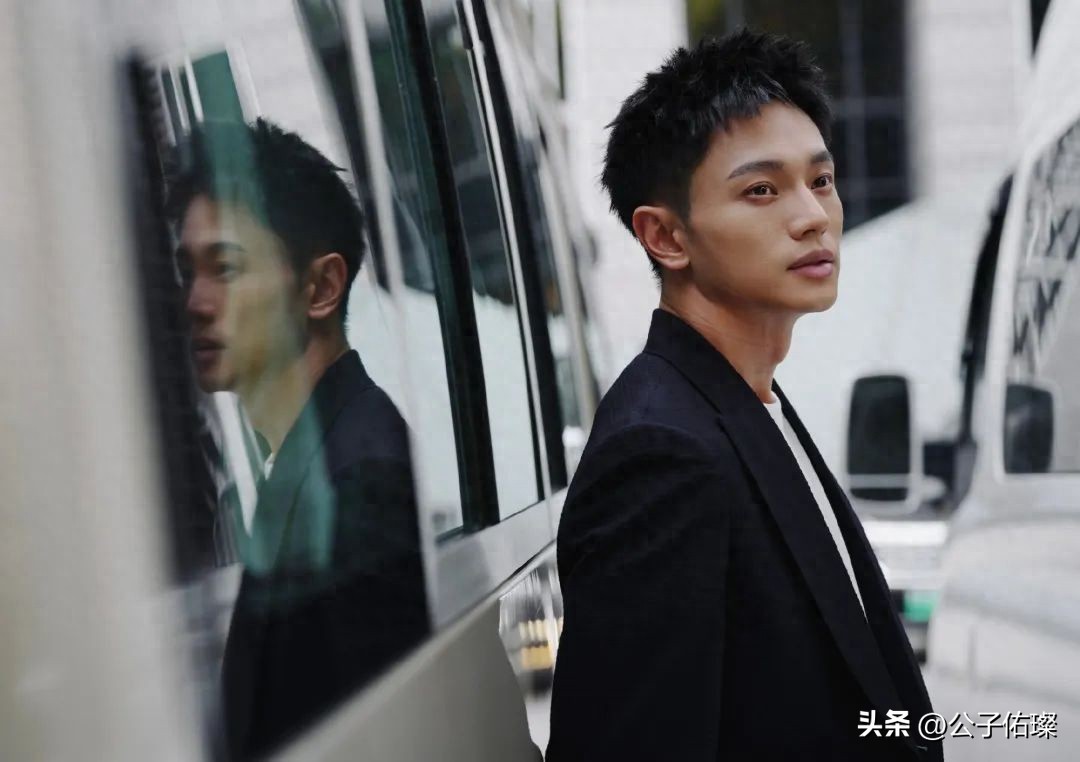Fengshen Huang Xiyan shows off his muscular body in a new drama ...