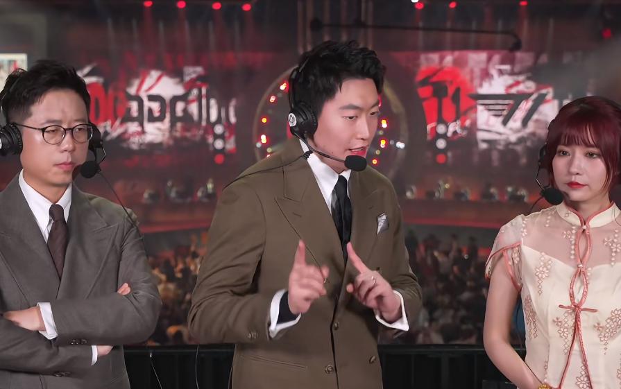 JDG defeated T1, King K finally rose, and he confidently killed Faker under the tower, smiling ...