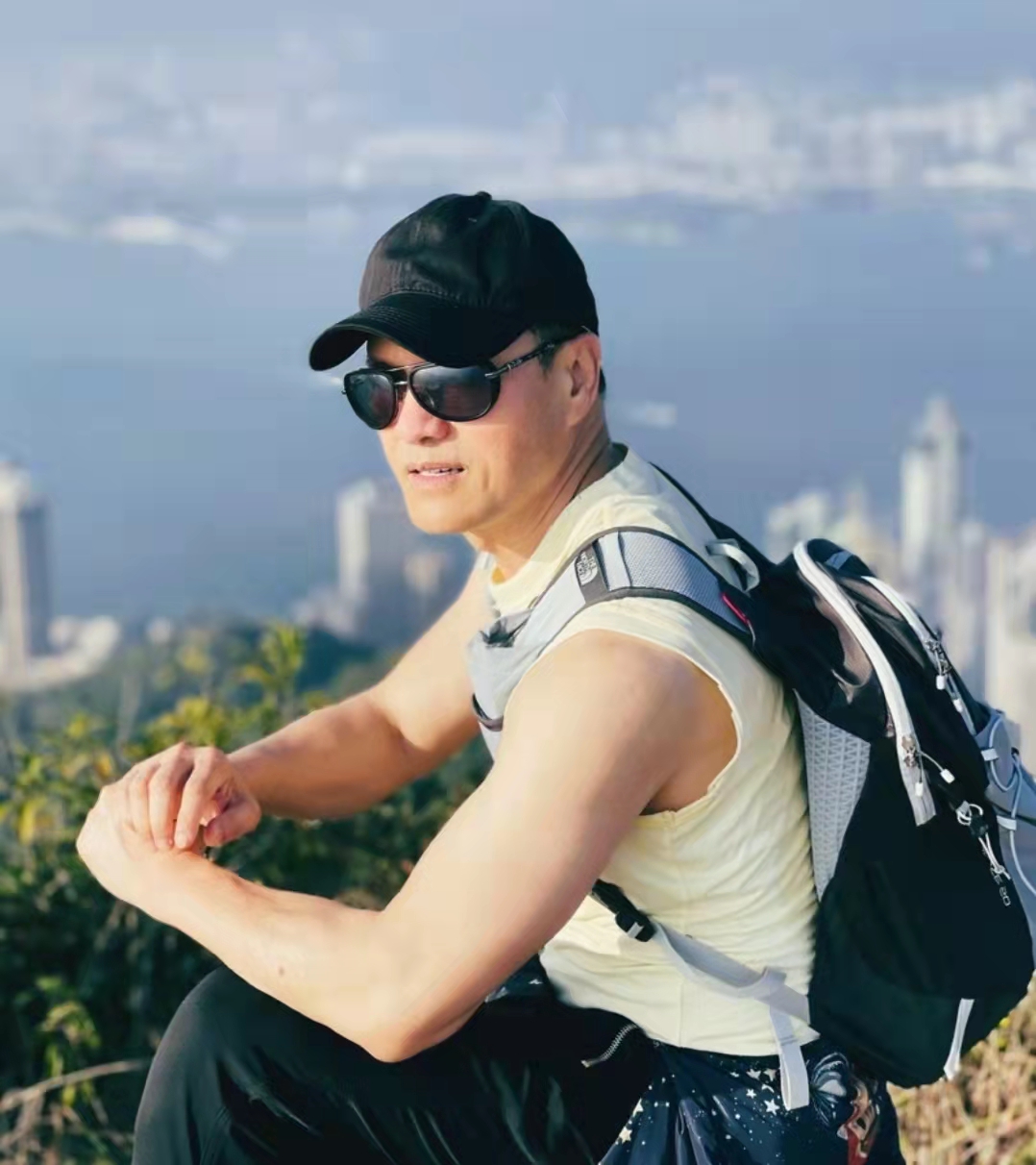 Godless man!Well-known Hong Kong star is not afraid of wearing a vest ...