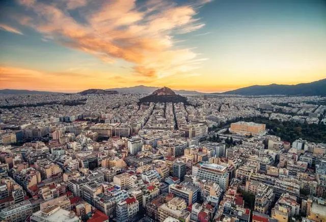 The Democratic Experiment in Ancient Greece: The Opposition between ...