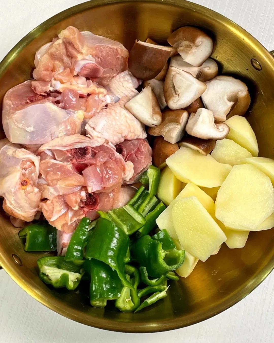 Ju Xiafan's yellow braised chicken recipe! Learn this recipe and no ...