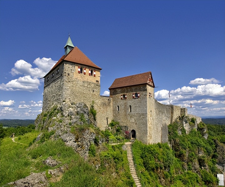 In the ancient castle of the secret castle, the Aragonese dynasty left ...