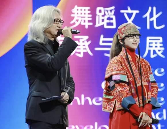 Dance legend Yang Liping returned to her alma mater to share her experience sharing the stage ...