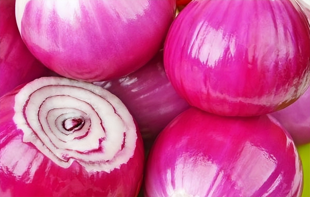 A 51-year-old woman insists on eating raw onions every day to fight ...