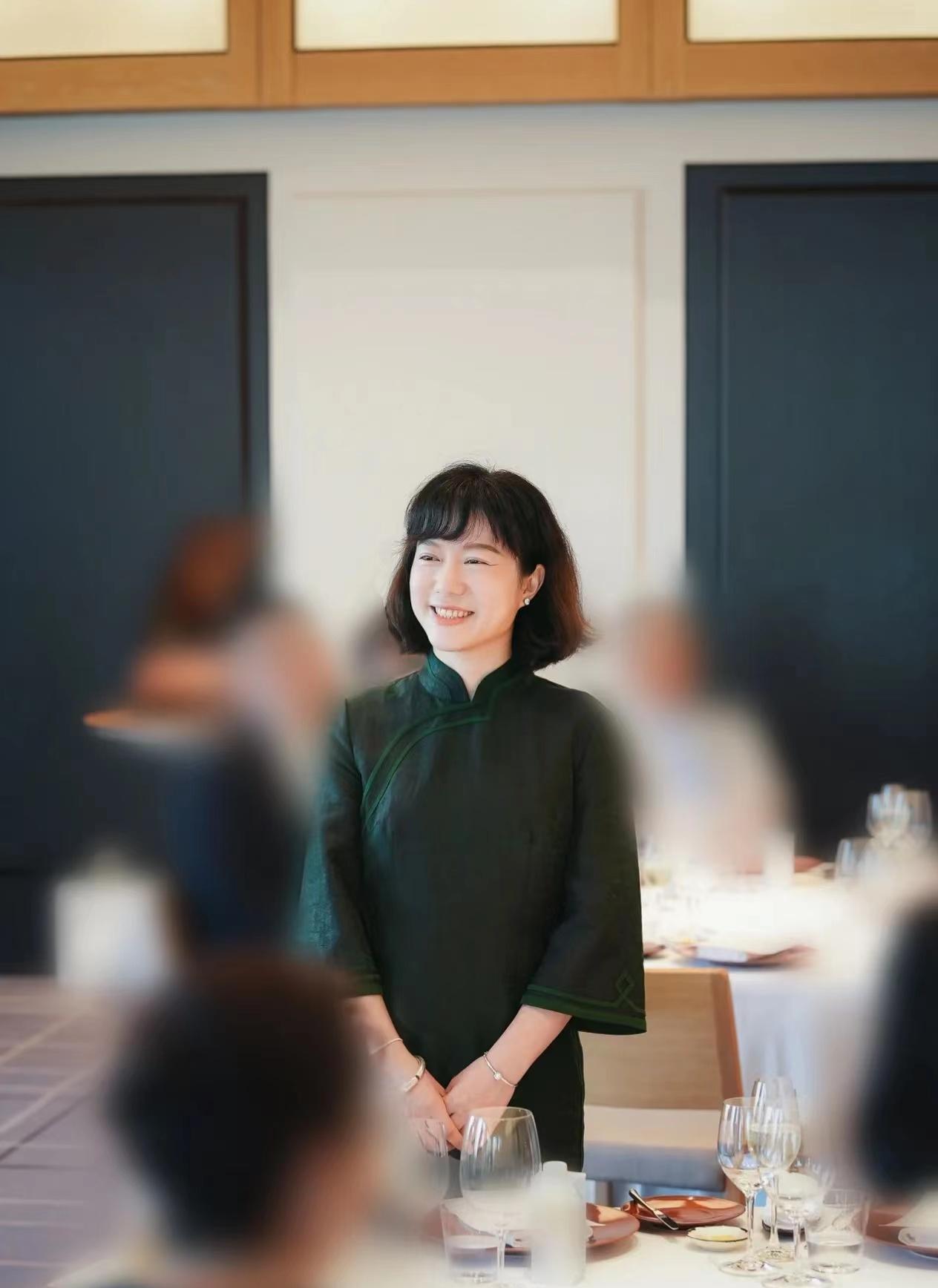 101-year-old Yang Zhenning finally let go! 47-year-old Weng Fan went to ...