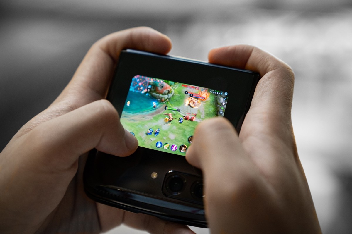 iPhone 14 Pro pill screen becomes a smart island?Learn about the moto ...