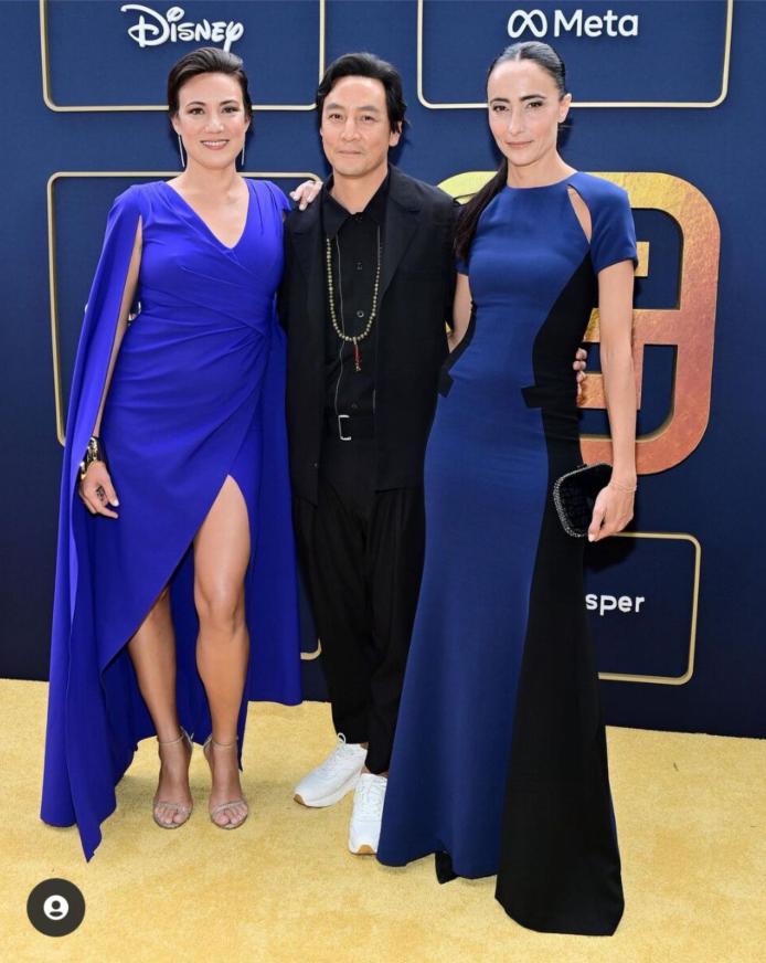 Wu Yanzu and his wife show their affection, their faces are drooping ...