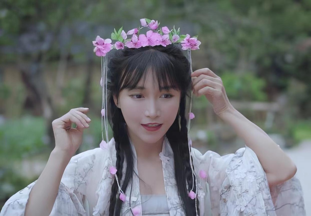 Li Ziqi is about to come back, she is a flower that blooms in suffering ...