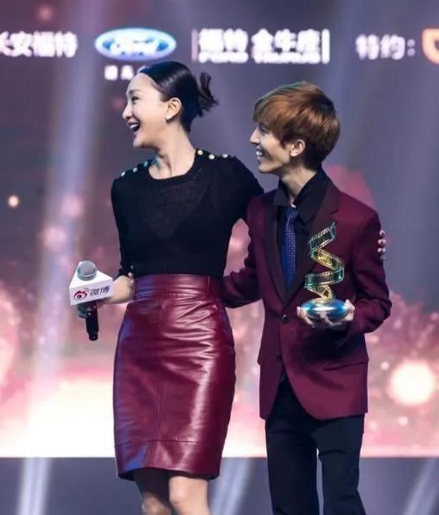 It's embarrassing for Zhou Xun and Guo Jingming to be on the same stage ...