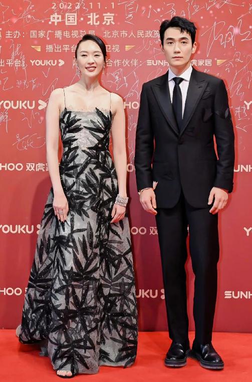 Feitian Awards Red Carpet Comparing Beauty: Sun Li's Black Silk, Guan ...