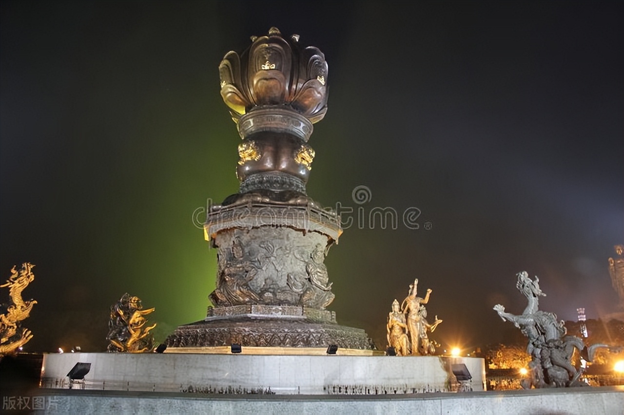 Worshiping Buddha in Lingshan - iNEWS