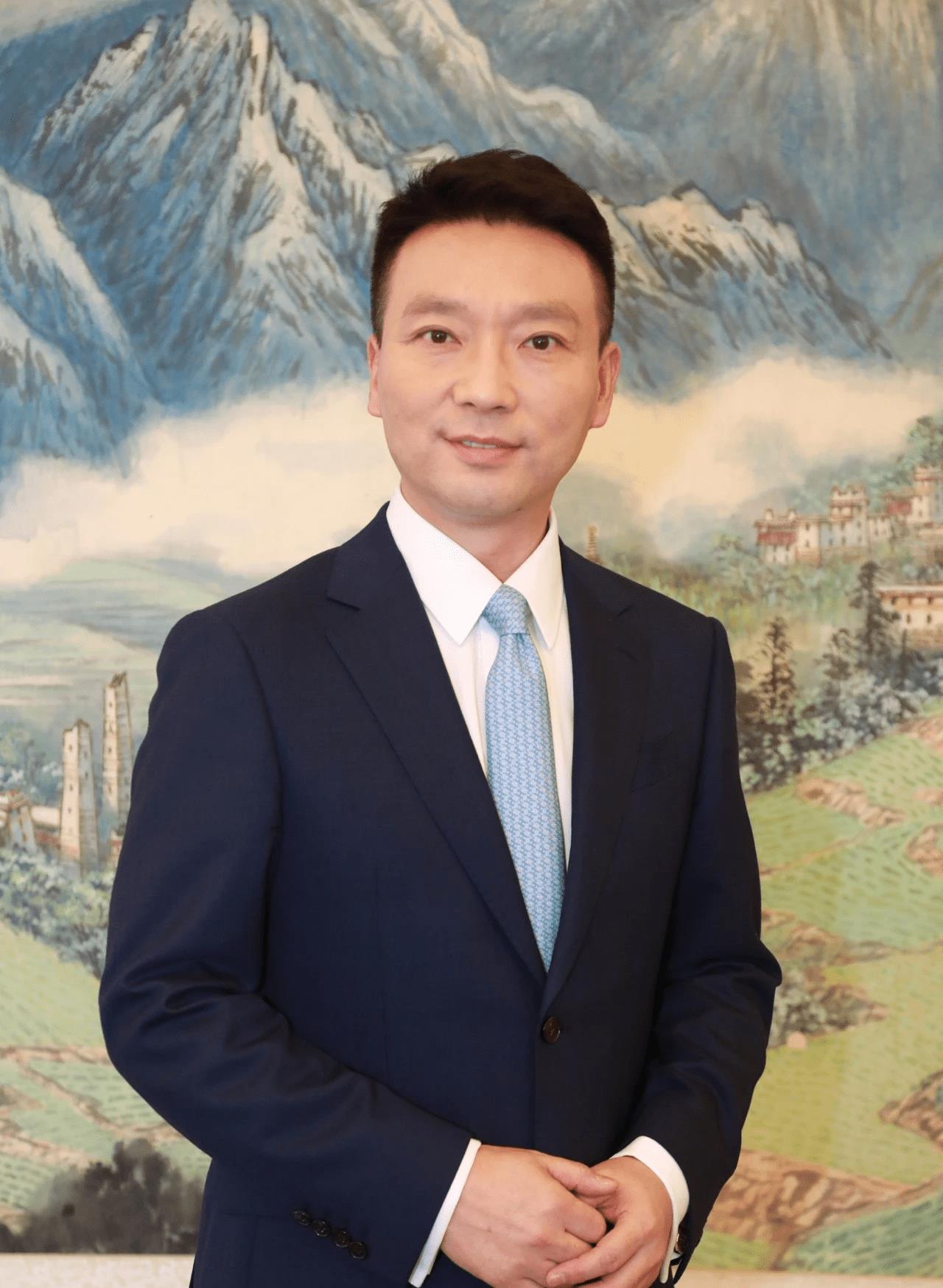 Kang Hui and Ren Luyu took up their new positions at the same time, and ...